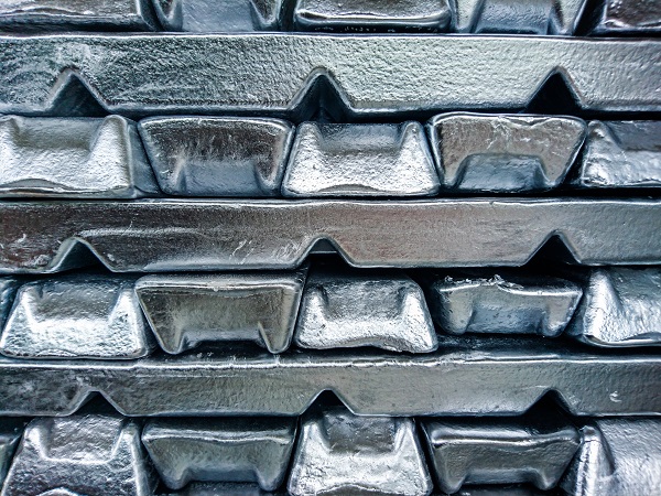 Casting metals into ingots for easy transport, storage | Global Sources
